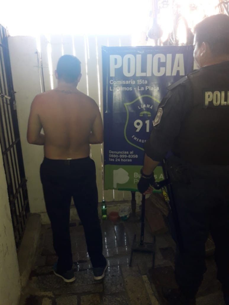 Con una lanza tumbera, un penitenciario amenazó a quinteros para ...