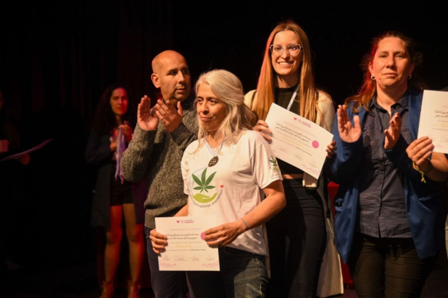 La lista completa de las 120 mujeres distinguidas por su labor ...