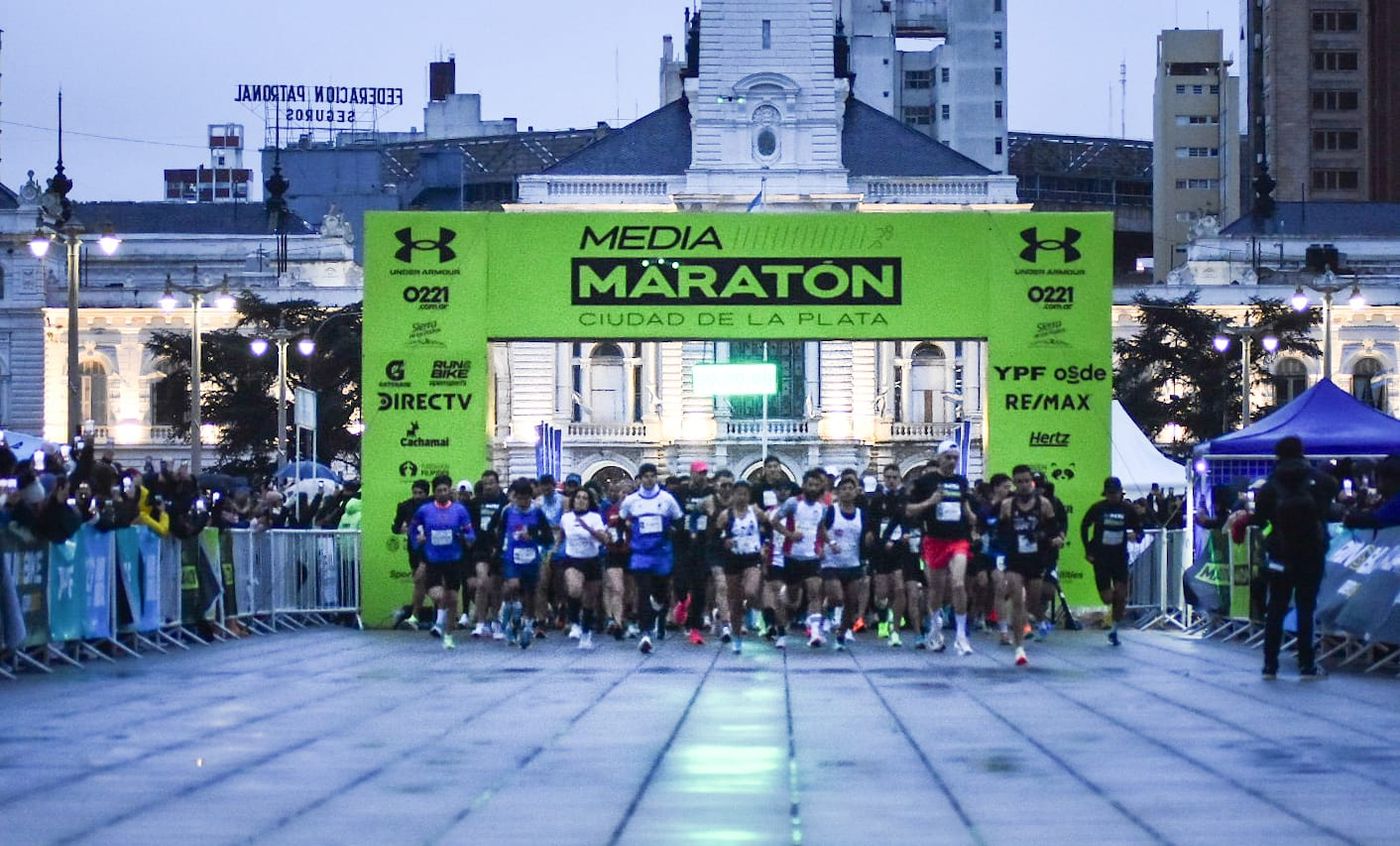 Así se vivió la Media Maratón La Plata por las calles emblemáticas de ...