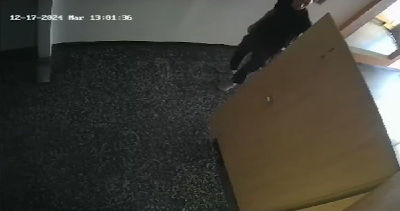 Video: indignante robo en una casa velatoria de La Plata