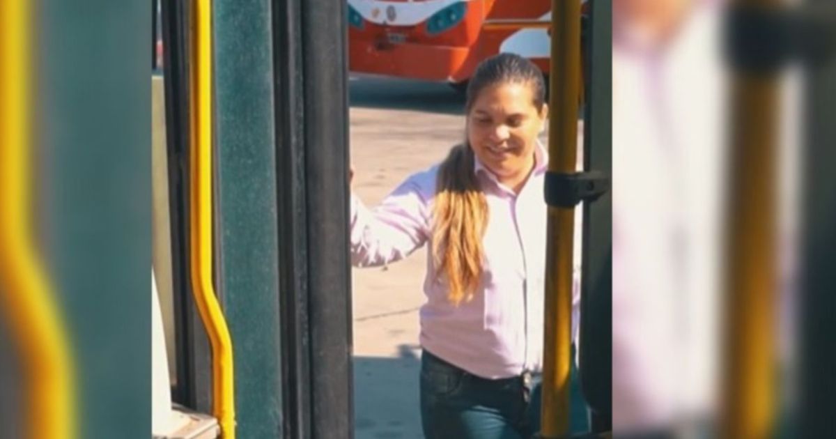 Otra empresa de micros de La Plata presentó a su primera chofer mujer