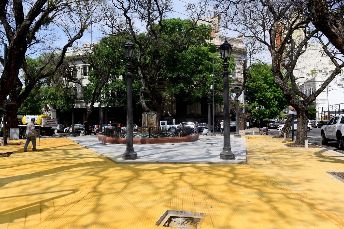 La fuente de la rotonda de acceso a La Plata fue renovada y volvió a ...
