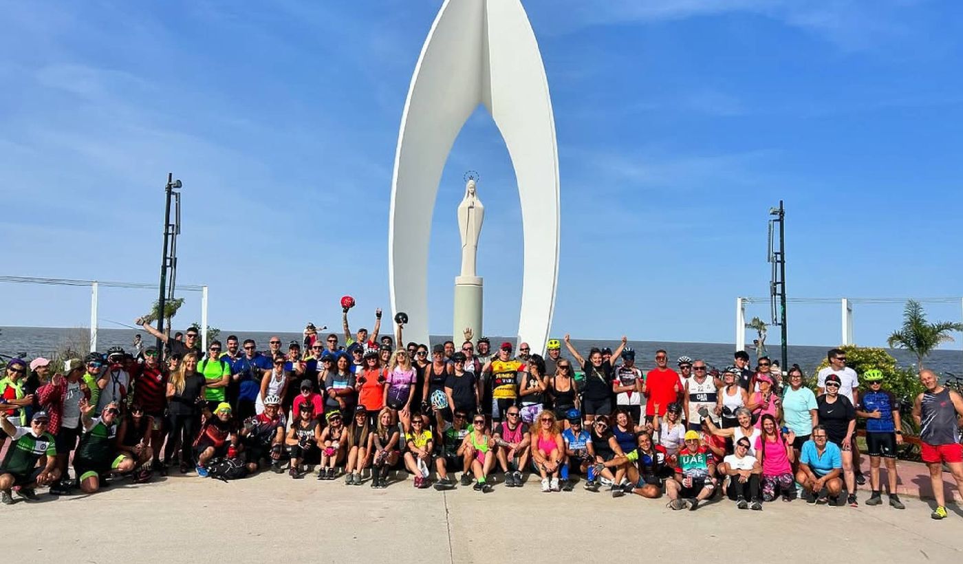 El increíble fenómeno de La Plata Pedalea, el grupo de cicloturismo que ...