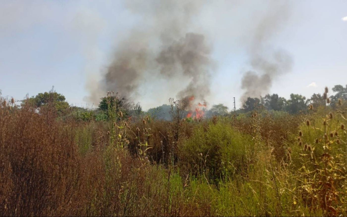 Un gran incendio en San Carlos mantiene en vilo a vecinos