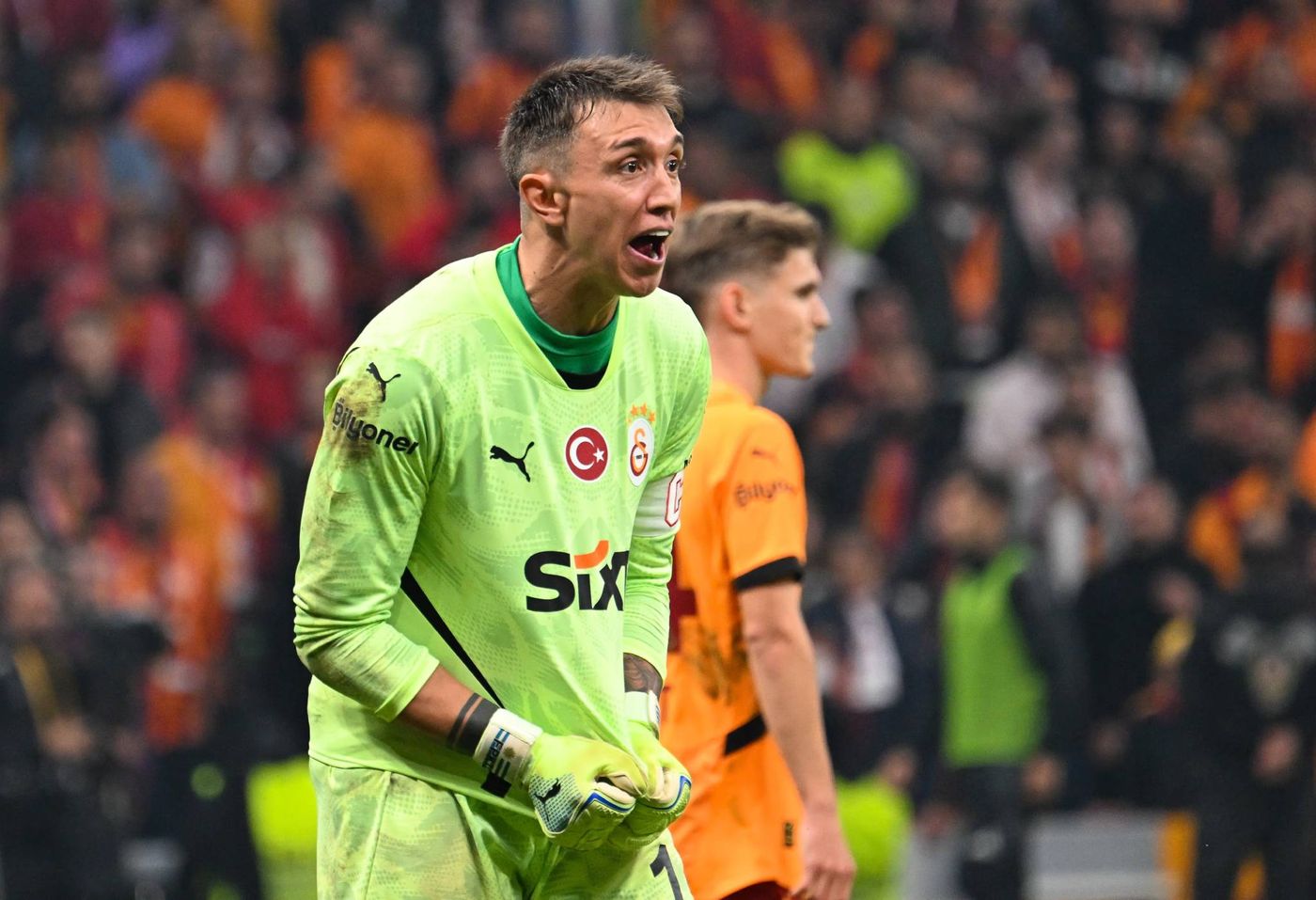 Fernando Muslera hace historia en el arco de Estudiantes