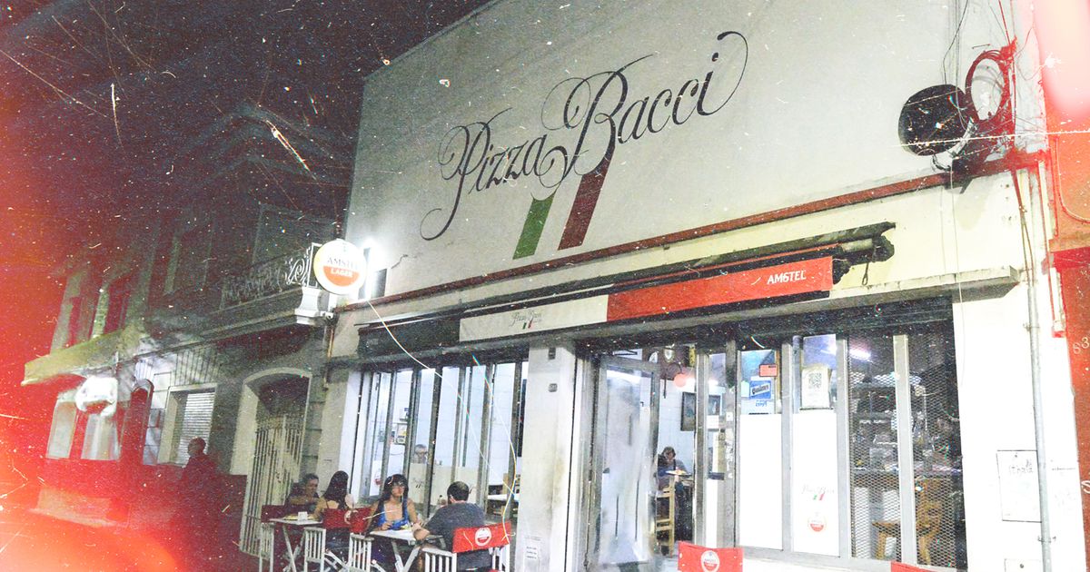 Masa alta, italiana y de paso a la cancha: la historia de la pizzería ...