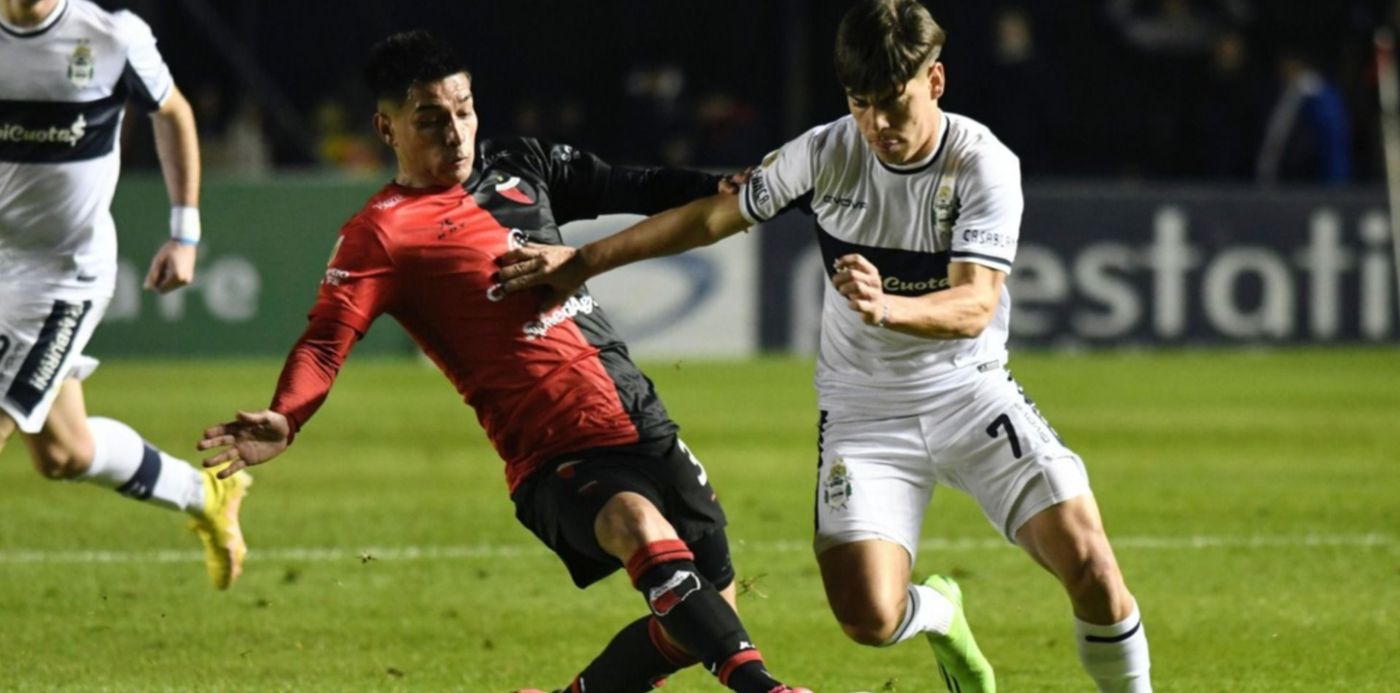 Gimnasia sufrió otra derrota dolorosa ante Colón y queda más comprometido con el descenso