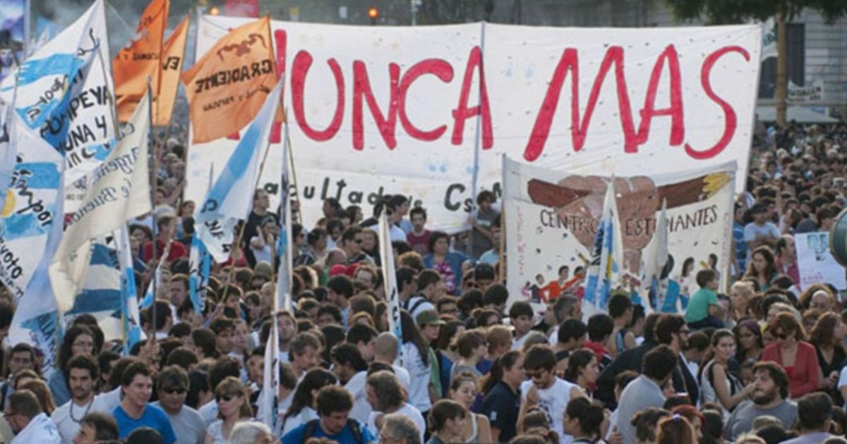 La directora de una escuela reivindicó al represor Videla con un meme