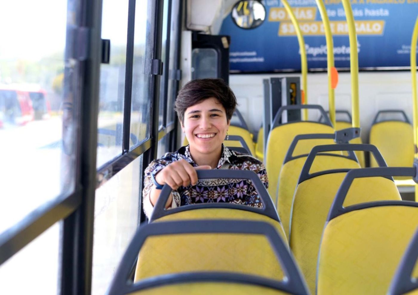 La historia de Marthina, la primera mujer que manejará un micro en las ...