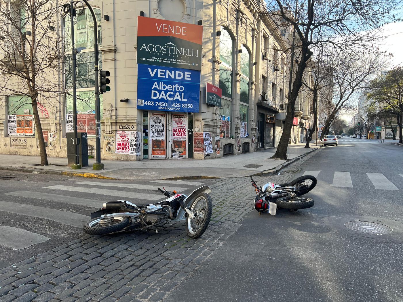Video: así fue el insólito choque en pleno centro de La Plata entre dos ...
