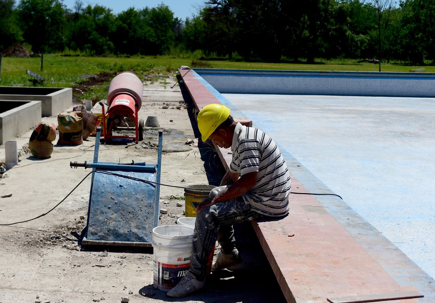 Todas las fotos del avance de la obra en la pileta de Estancia Chica