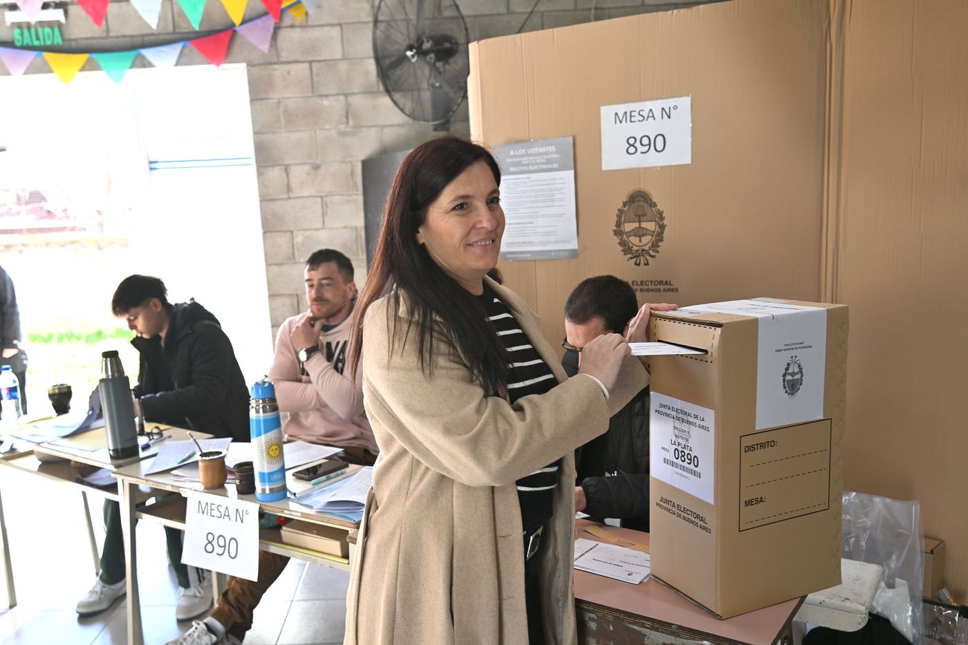 Luana Simioni votó en La Plata y llamó a transformar la bronca en un ...
