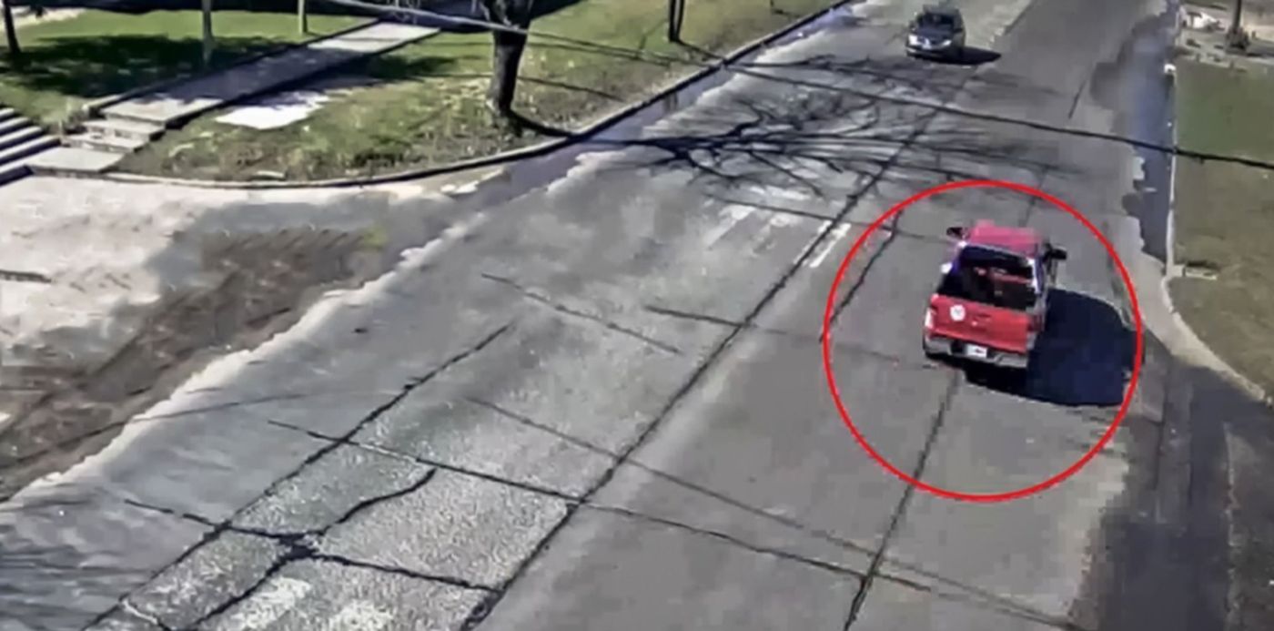 VIDEO: Así escapó la Ford Ranger roja que causó el triple choque sobre ...