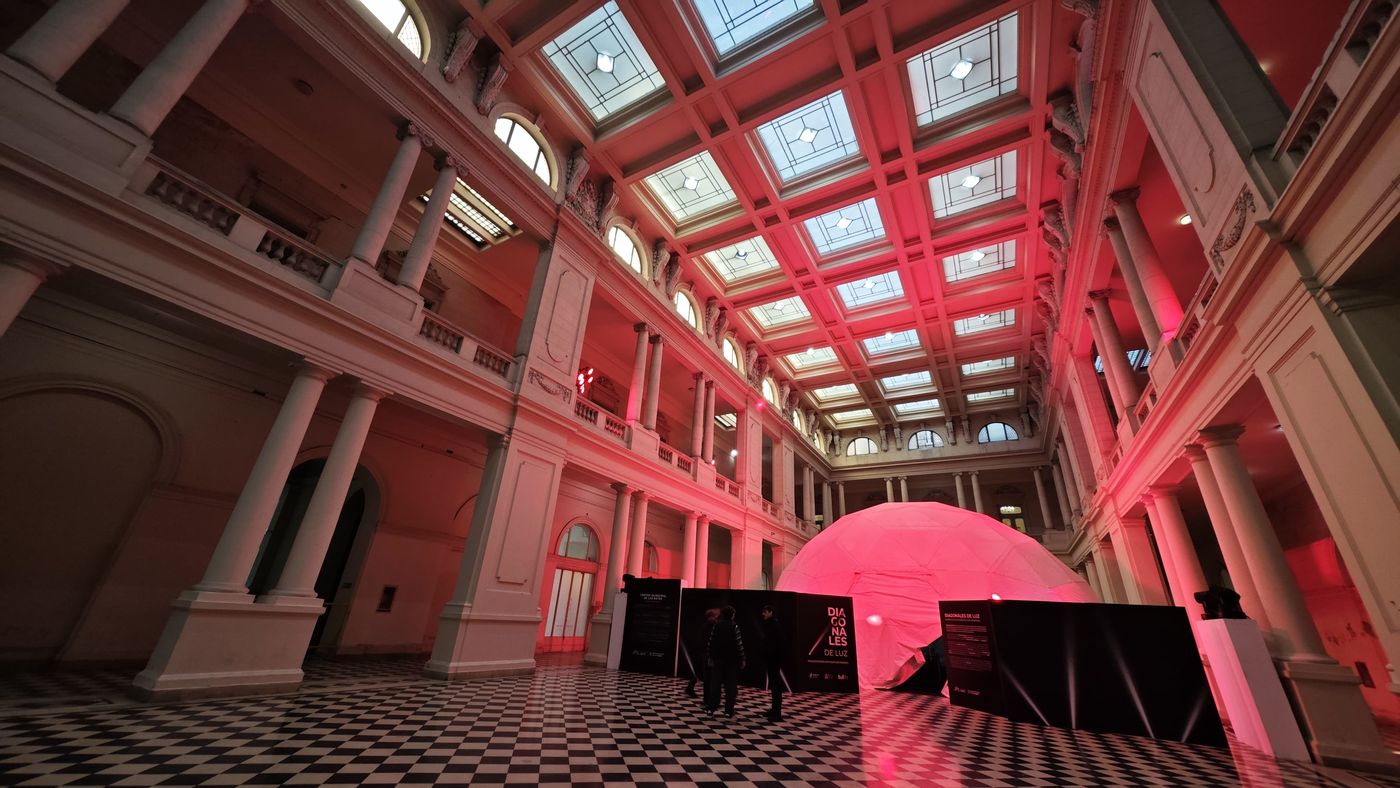 El renovado Pasaje Dardo Rocha volvió a brillar en La Plata con música ...