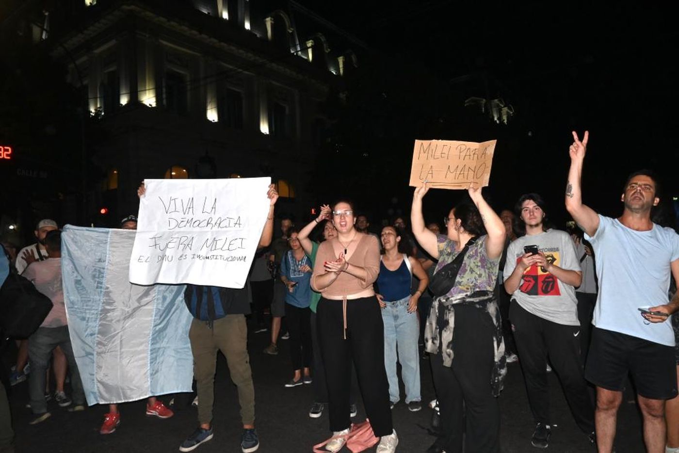 Segundo cacerolazo La Plata contra el DNU de Javier Milei