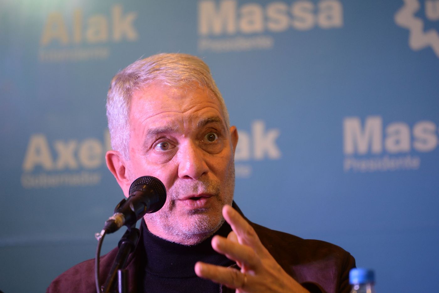 Julio Alak anunció la extensión de la red de agua potable a barrios ...