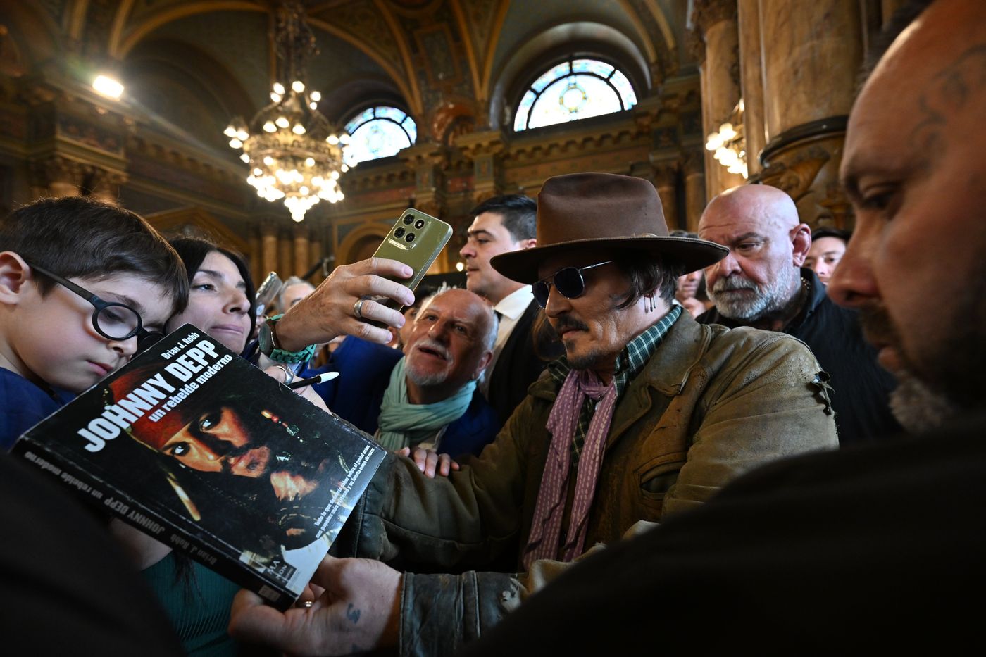 Amor y locura en La Plata: crónica completa de la visita de Johnny Depp ...