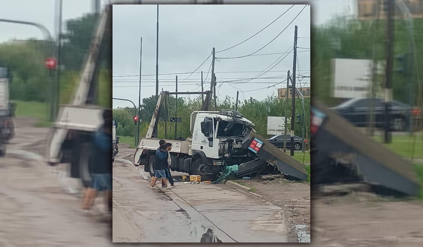 Impactante choque en la avenida 44 de La Plata: un camión chocó contra ...