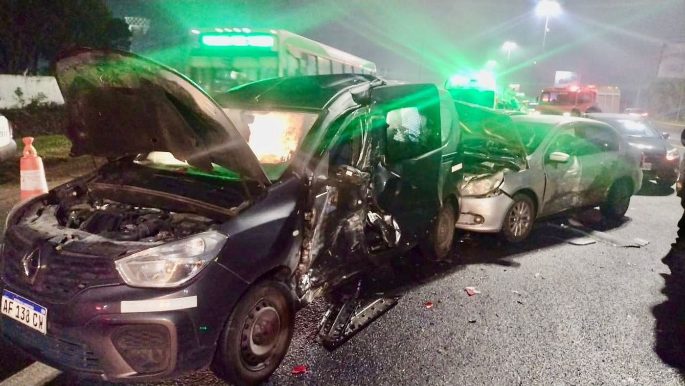 Todas las fotos del choque en cadena en la Autopista La Plata-Buenos Aires