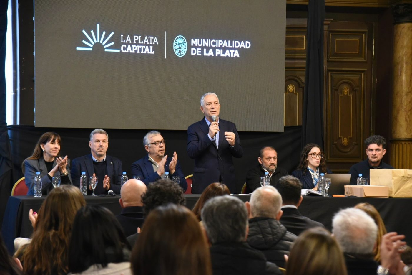 Lanzaron una amplia licitación para restaurar 120 escuelas de La Plata