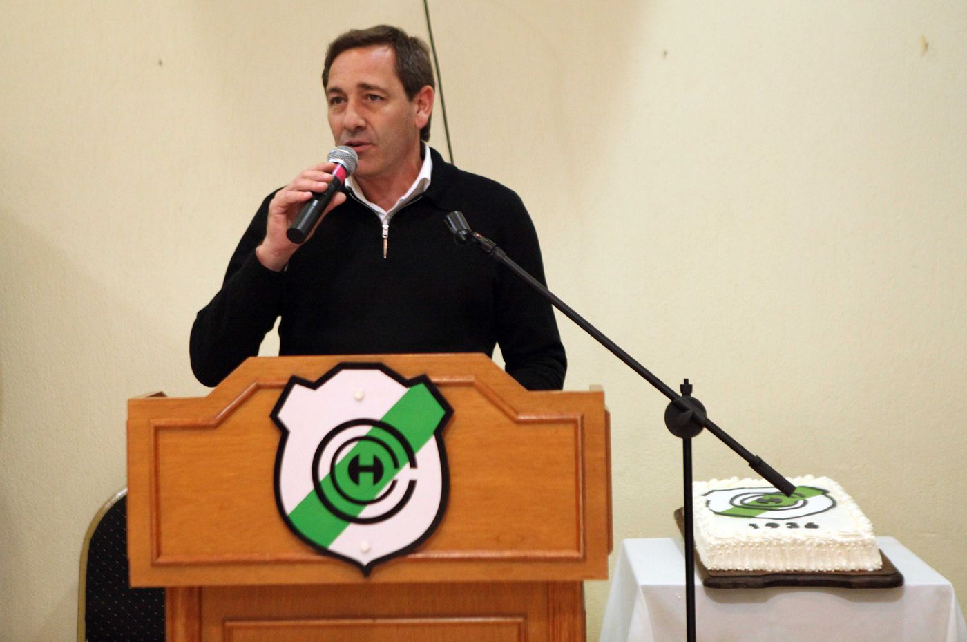 Julio Garro participó de la cena aniversario de Capital Chica