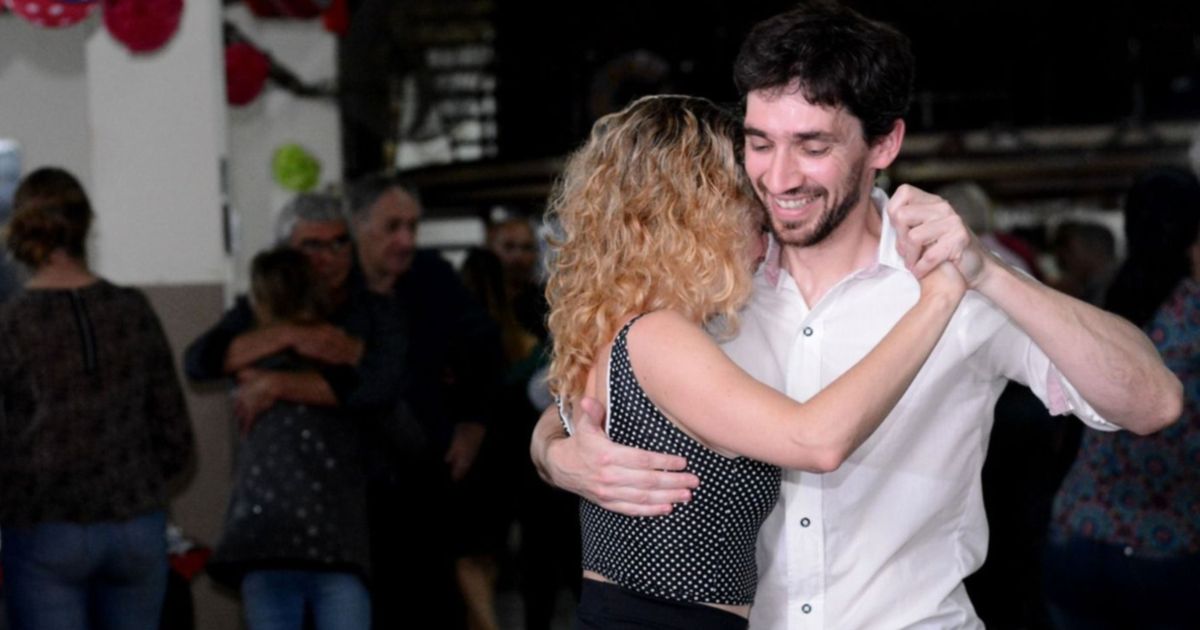 Al compás del 2x4, el giro y la quebrada, el tango crece en la ciudad