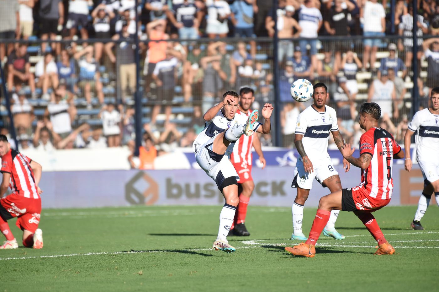 Pablo De Blasis, el hombre clave de Gimnasia y entre los mejores del ...