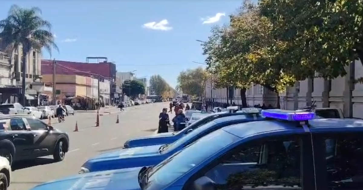 Video: un operativo contra Uber y Didi frente a la Estación de Trenes ...