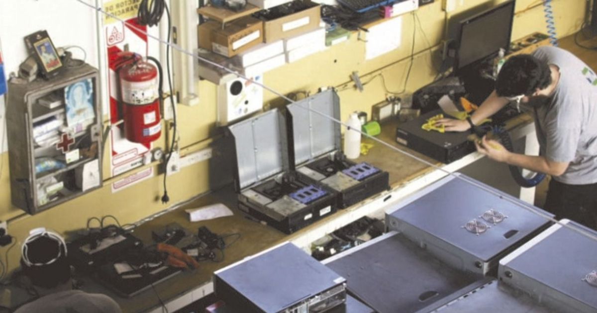 La UNLP lanzó los cursos gratis para armar y reparar computadoras