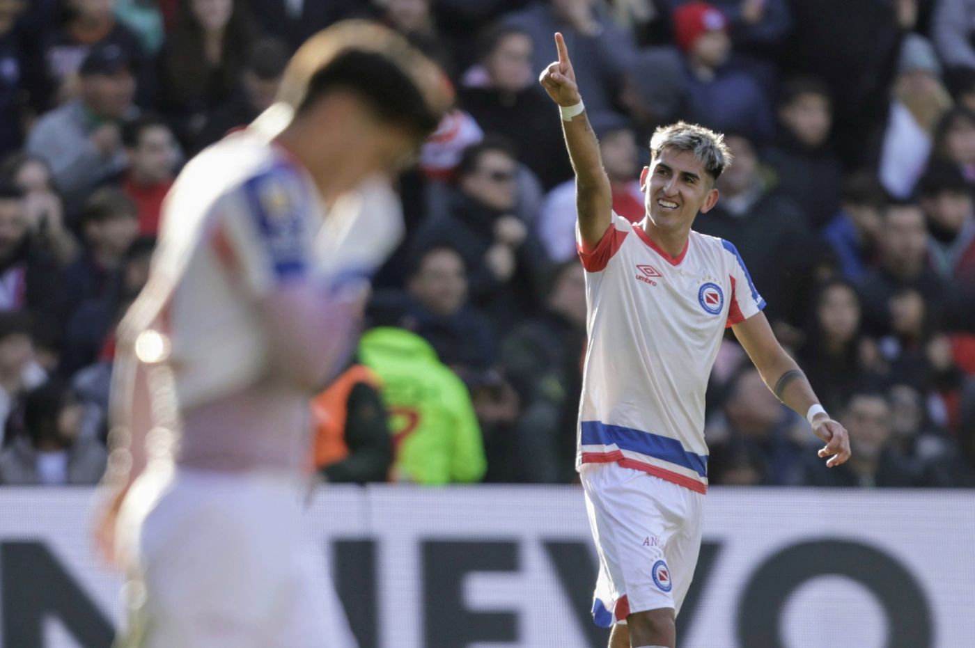 Apareció un nuevo club de Turquía interesado en Alan Lescano