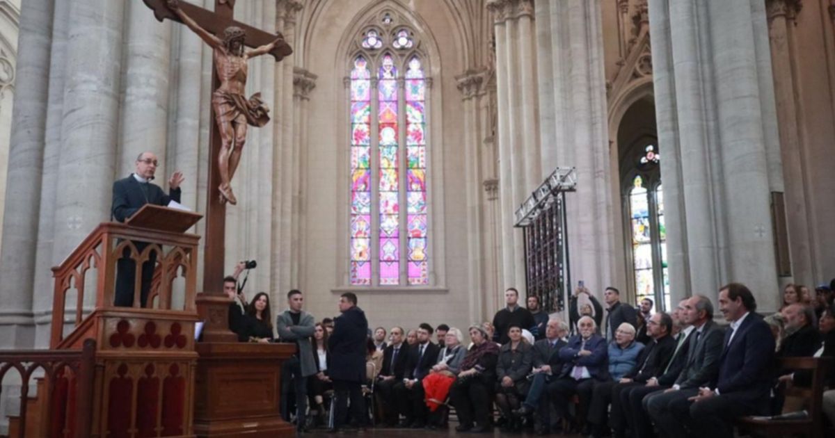 El acto por el Papa Francisco juntó a oficialistas y opositores en la Catedral de La Plata
