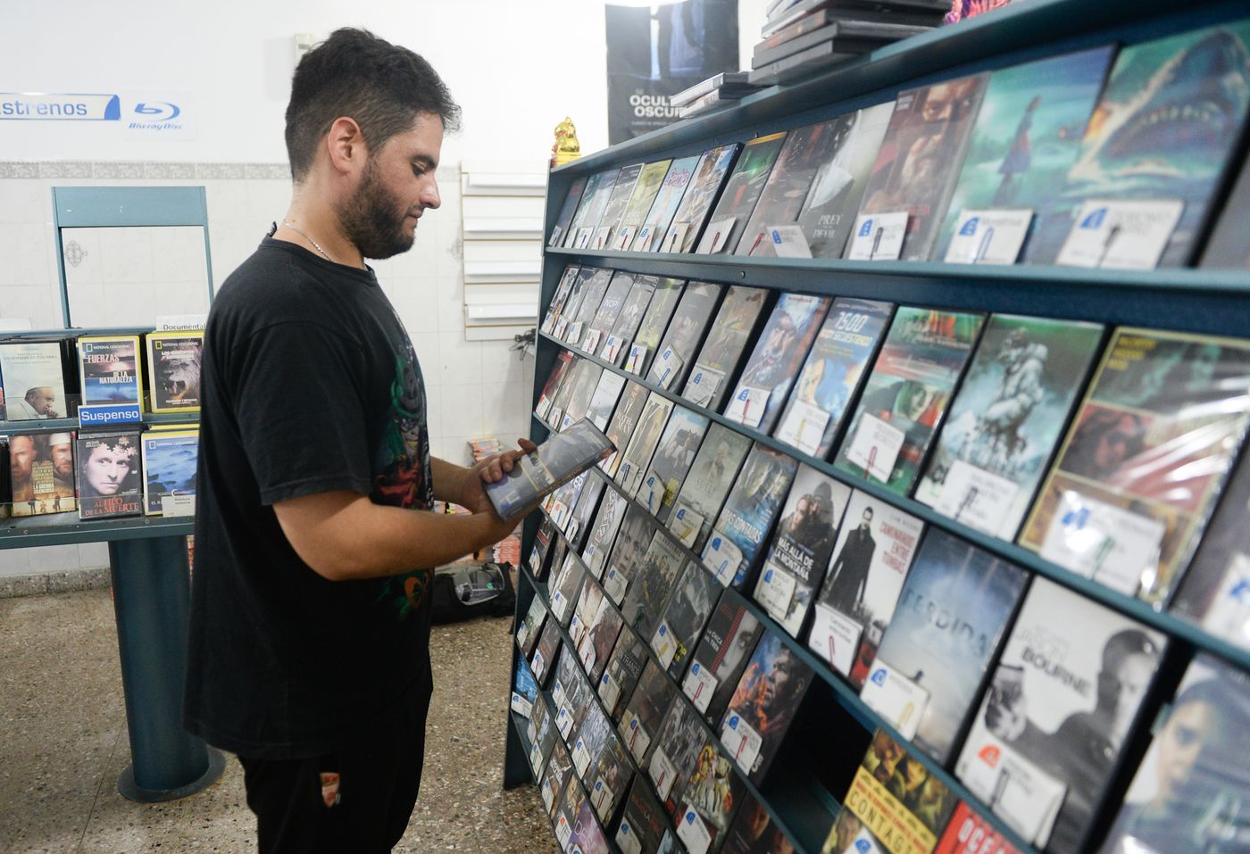 La emotiva despedida del dueño de Video Clip, el último video club de ...