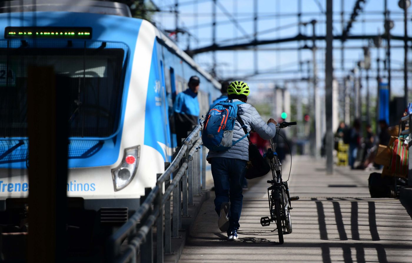 El tren Roca volvió a circular con normalidad tras más de una hora de ...