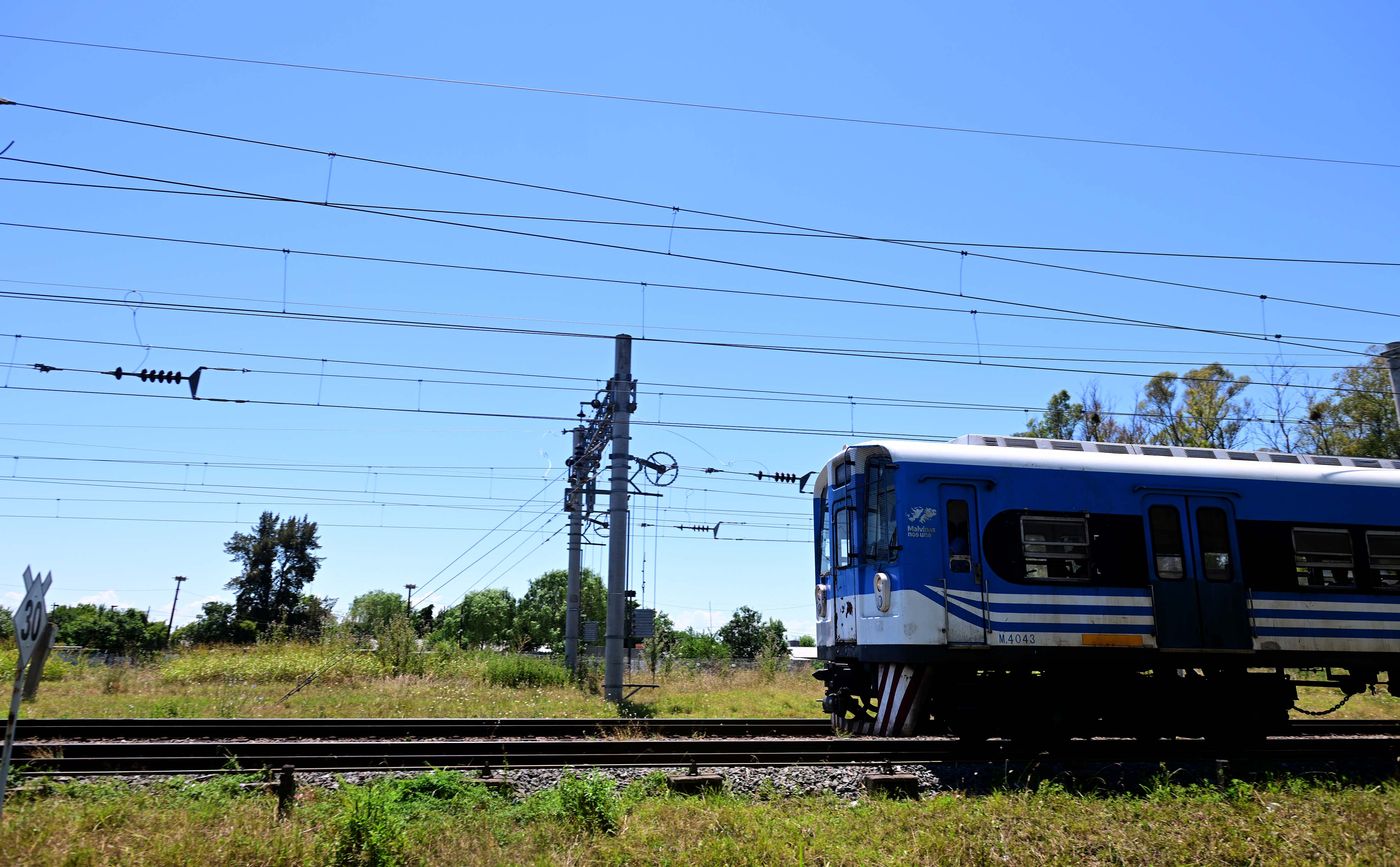 Se normalizó el servicio y el tren Roca que sale de La Plata ya llega a ...