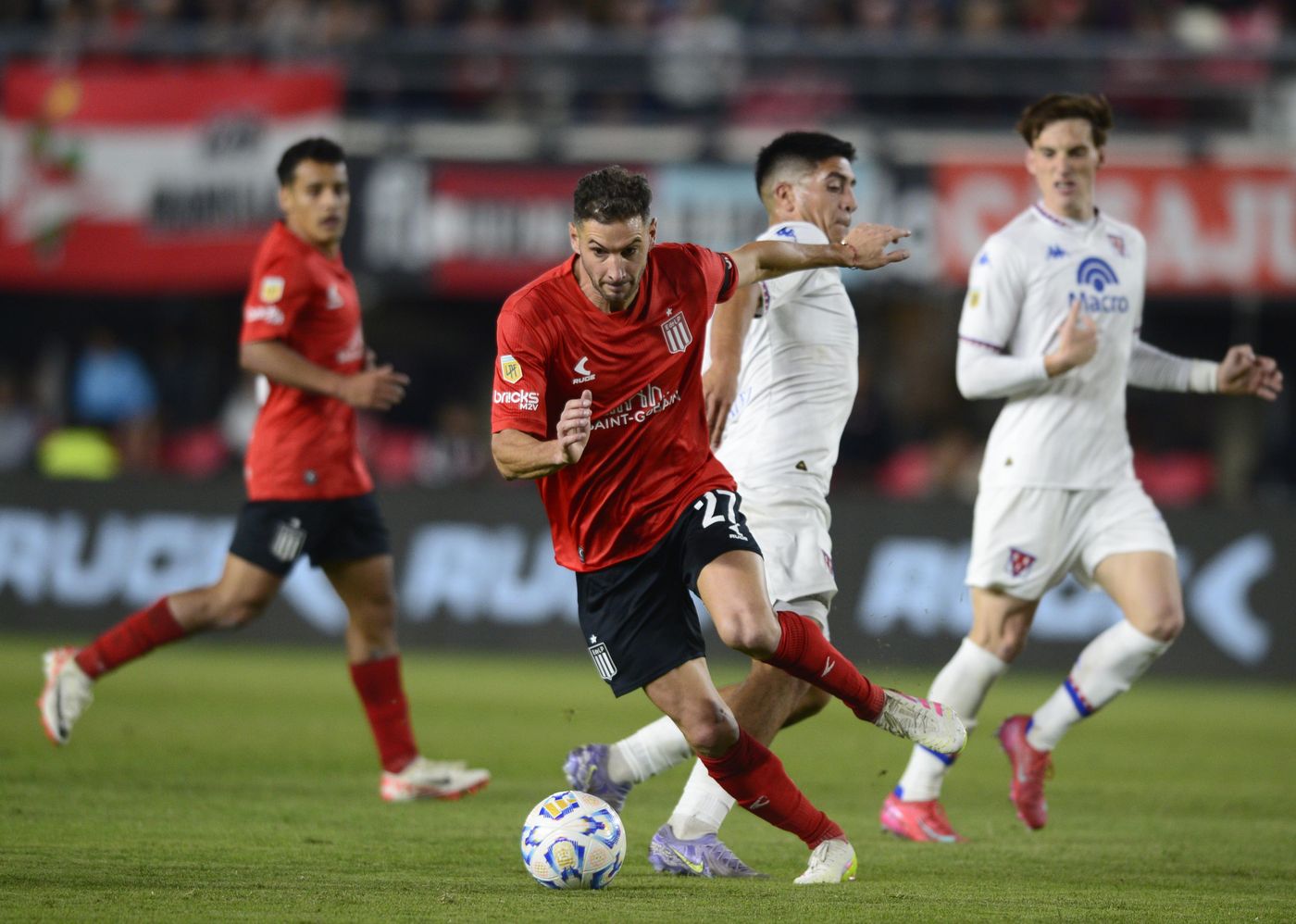 Lucas Alario despertó el interés de un grande de Argentina mientras en ...