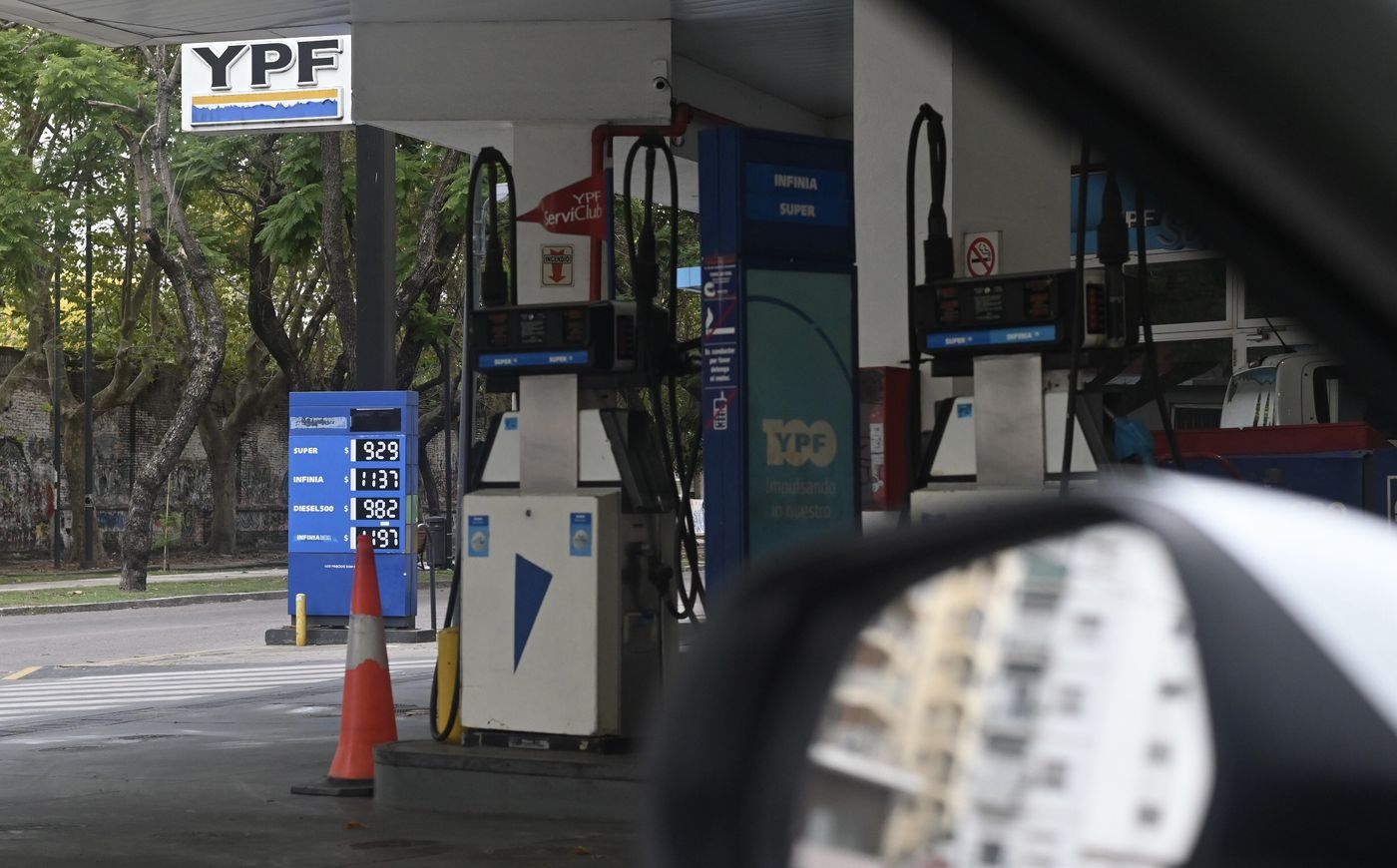 YPF confirmó que bajará el precio de todos sus combustibles desde el 1° de mayo