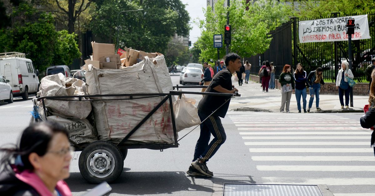 La canasta básica subió 2,3% en febrero: ¿cuánto necesitó una familia para no ser pobre?