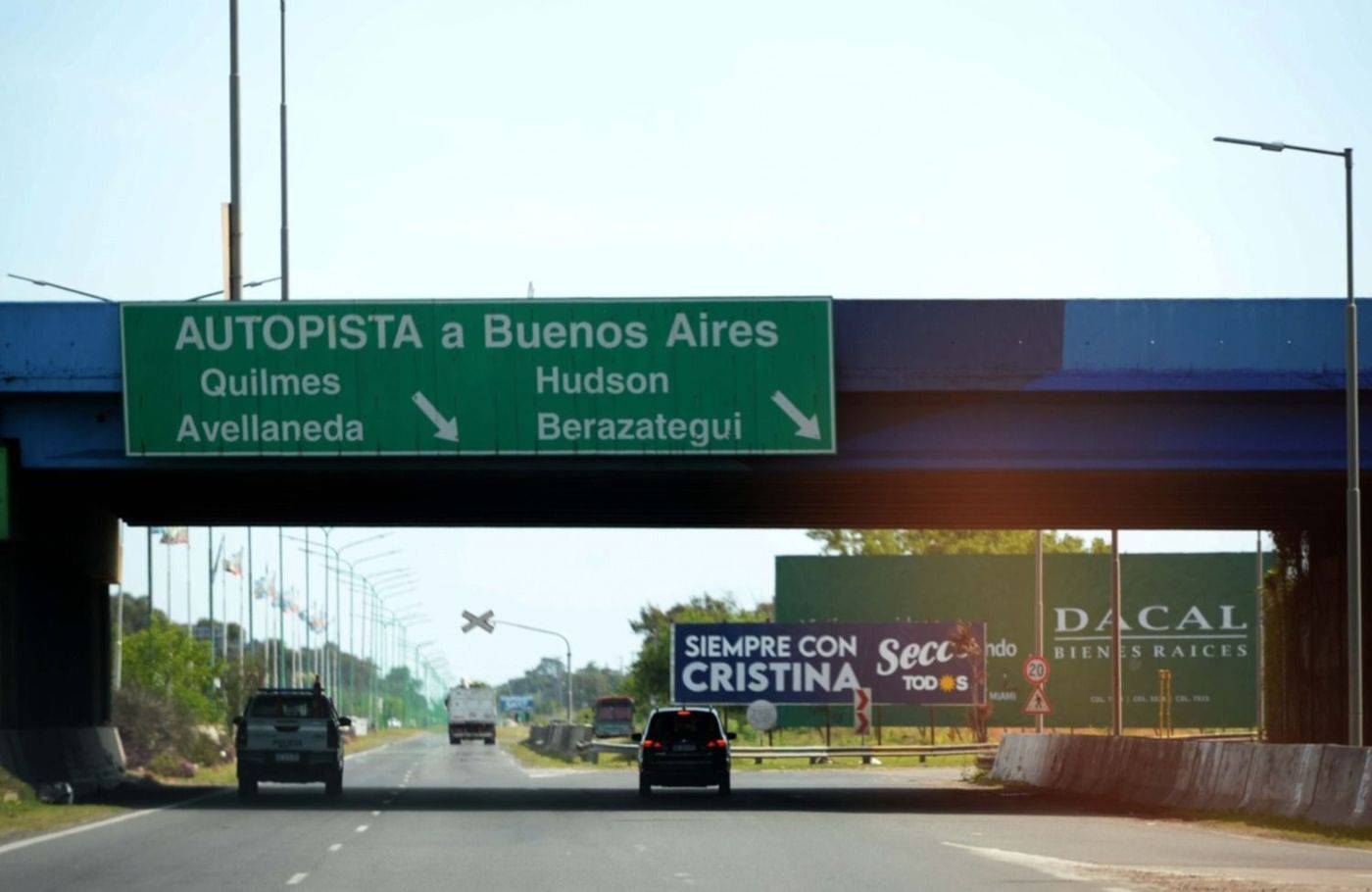 Impactante choque y doble vuelco en la Autopista La Plata-Buenos Aires: hay demoras