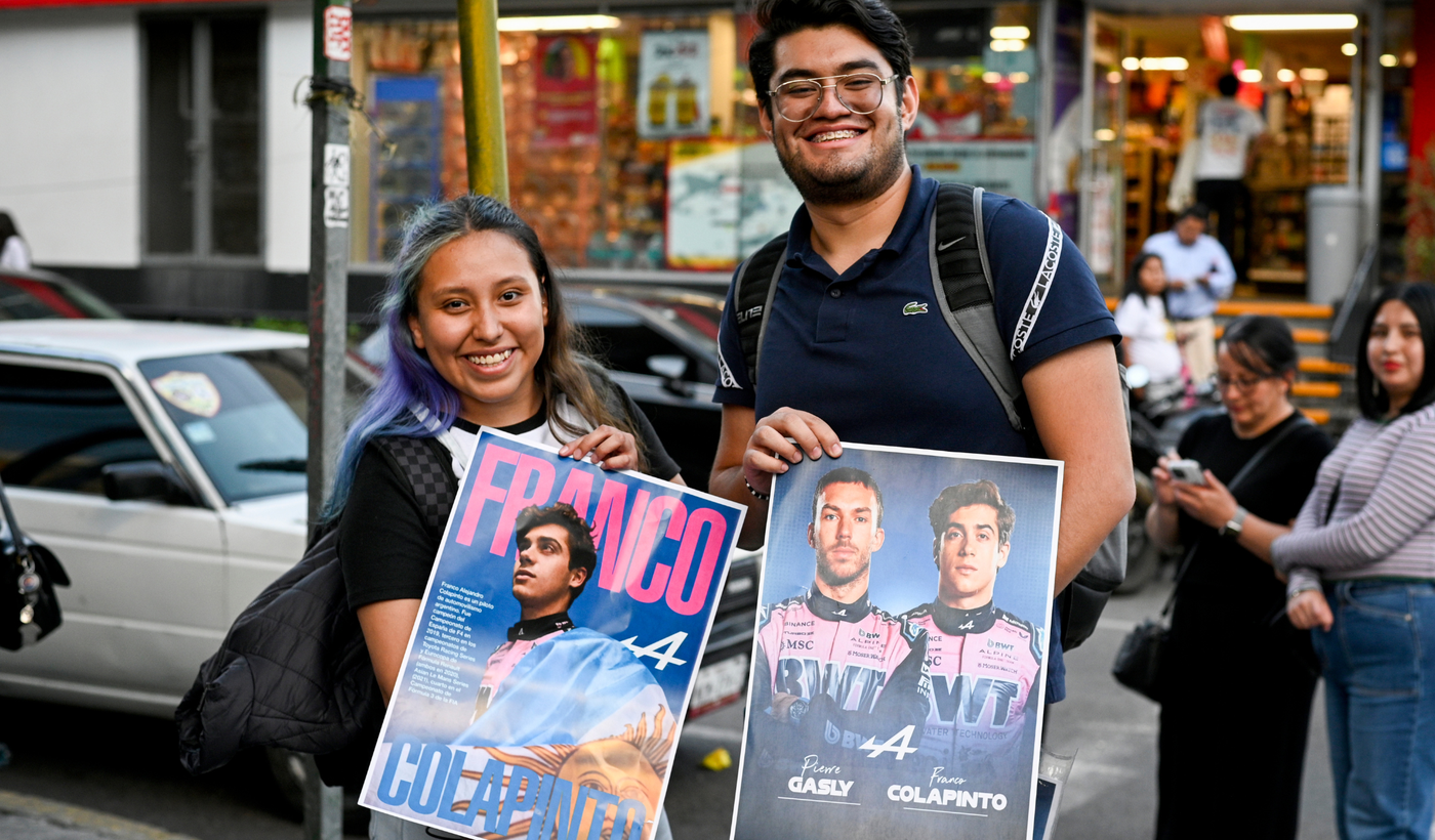 Todas las fotos de los hinchas junto a Franco Colapinto en la previa del GP de México
