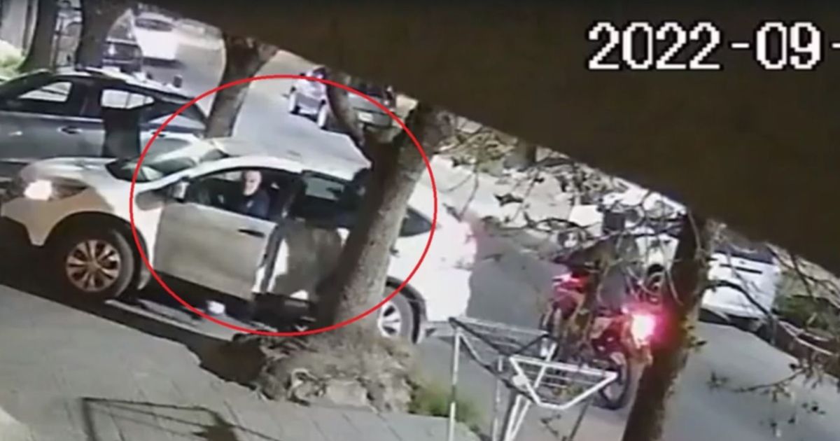 VIDEO: Dos motochorros atacaron a un jubilado a punta de pistola en la ... VIDEO: Dos motochorros atacaron a un jubilado a punta de pistola en la ...