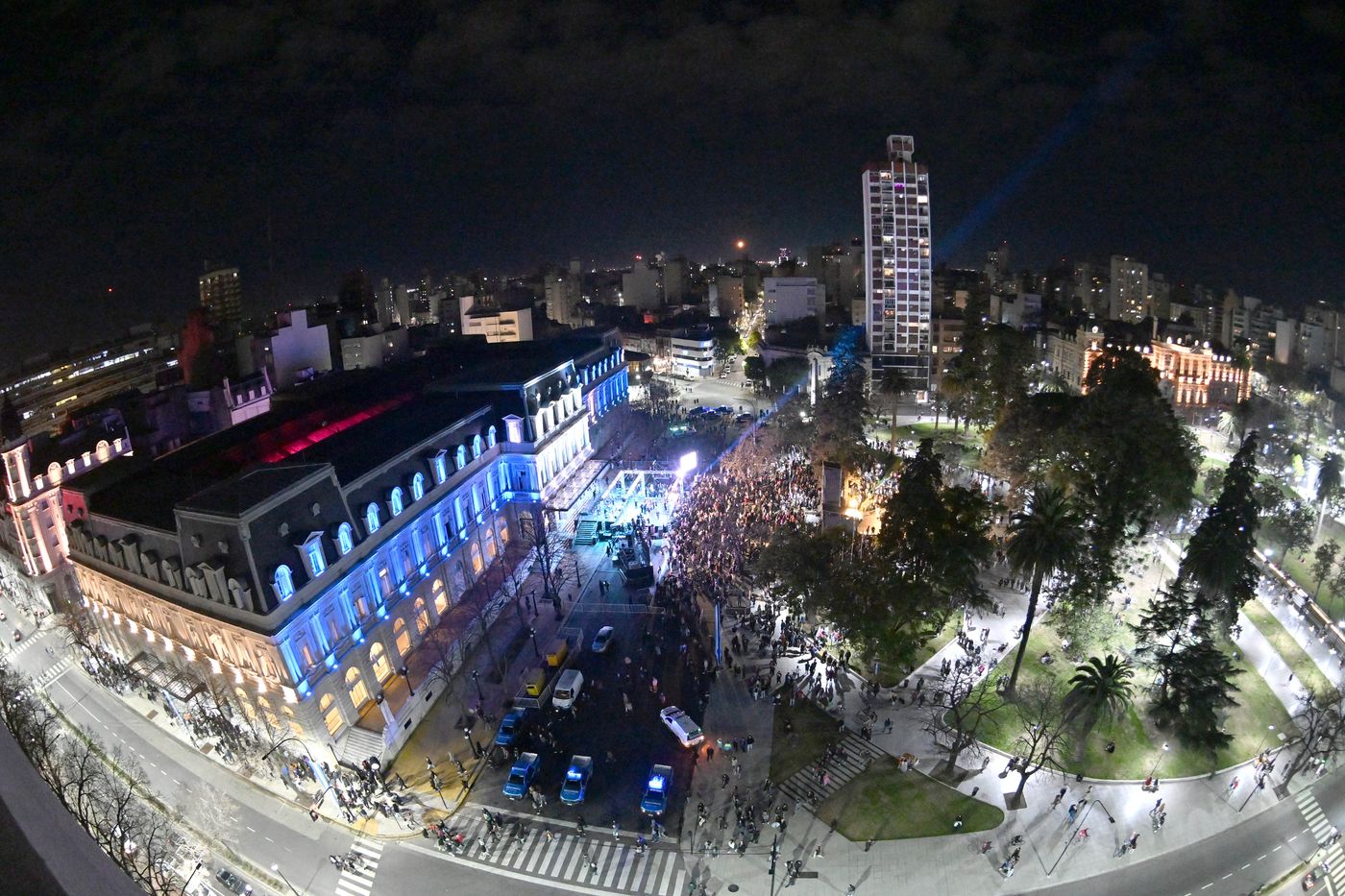 El renovado Pasaje Dardo Rocha volvió a brillar en La Plata con música, danza, luces y ...