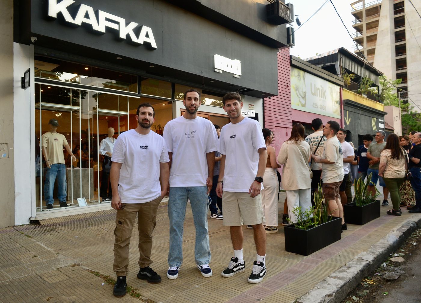 Mujō Café y Kafka: el innovador local de La Plata que combina moda y ...