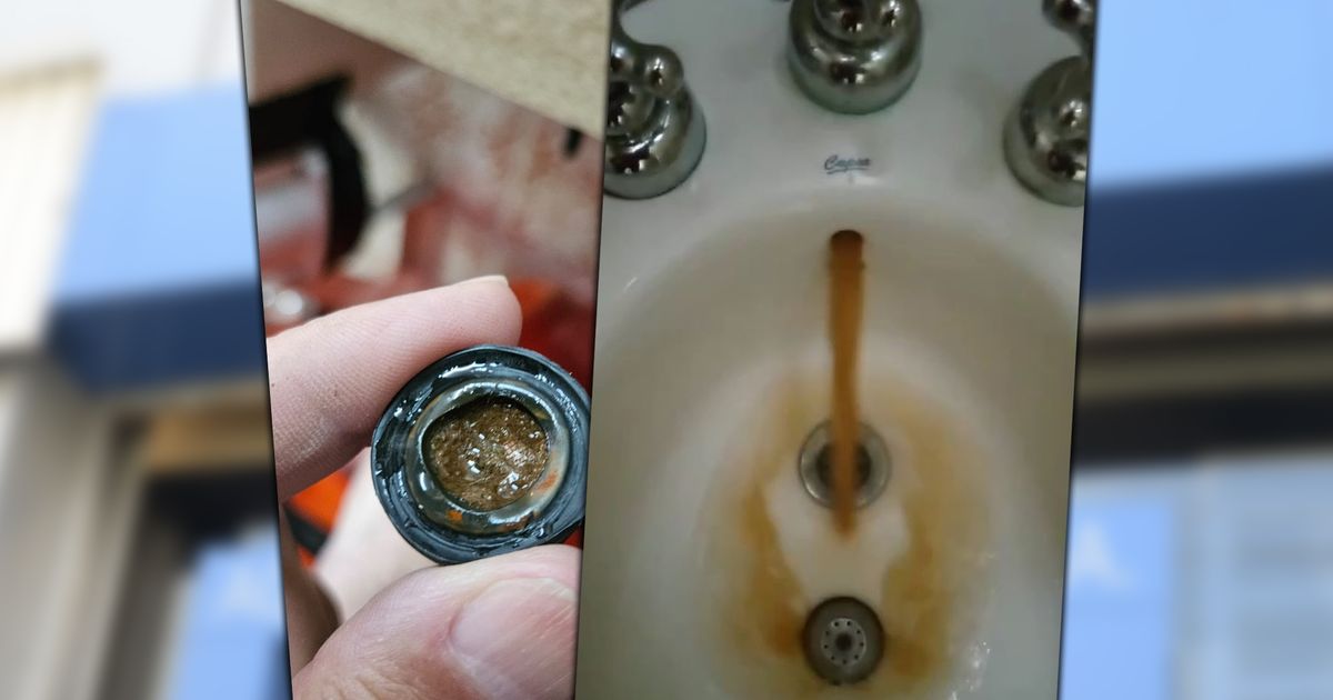 Vecinos de un barrio de La Plata están en alerta por el color del agua ...