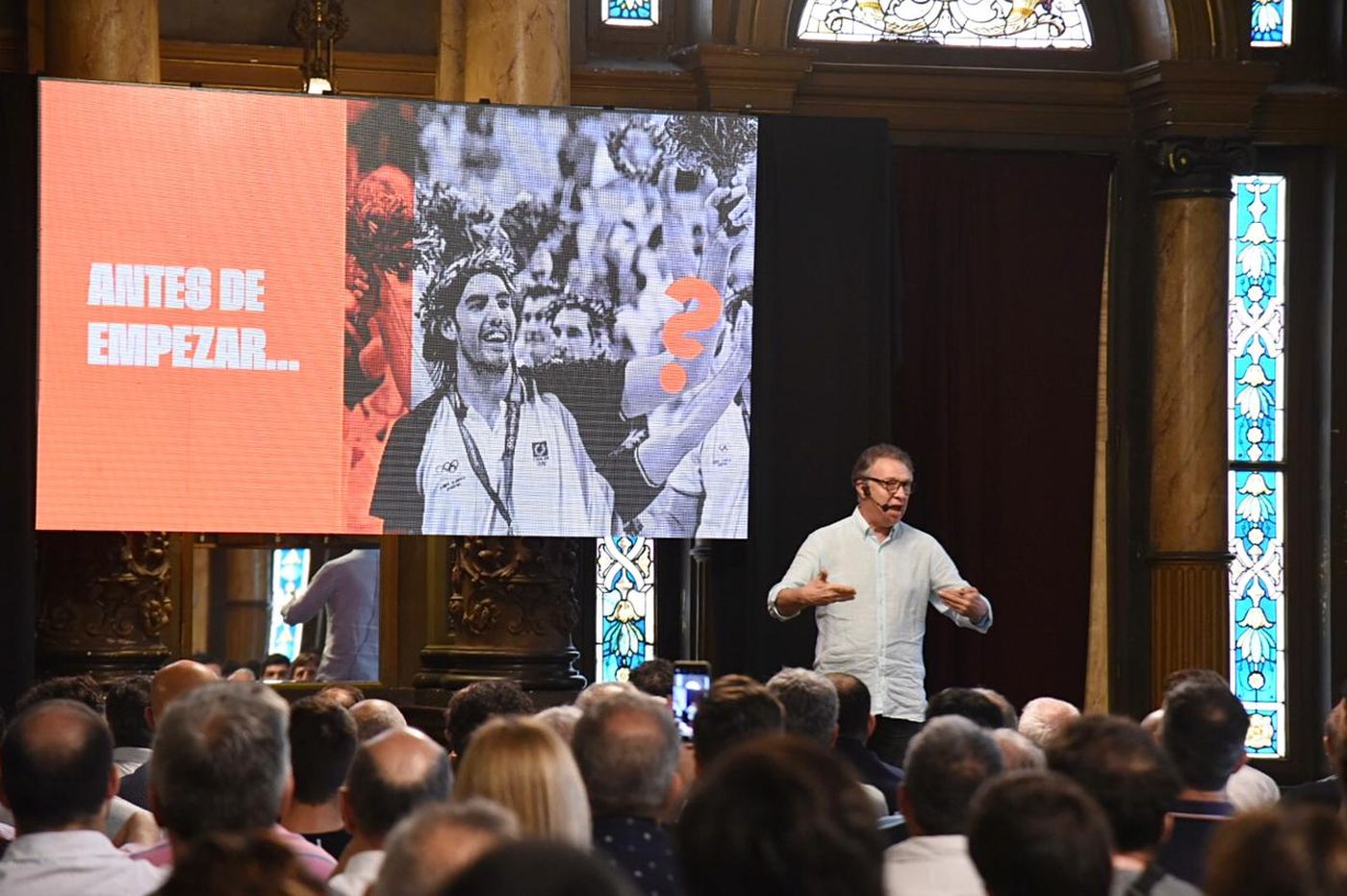 A 20 años del oro olímpico, Rubén Magnano brindó una charla ...