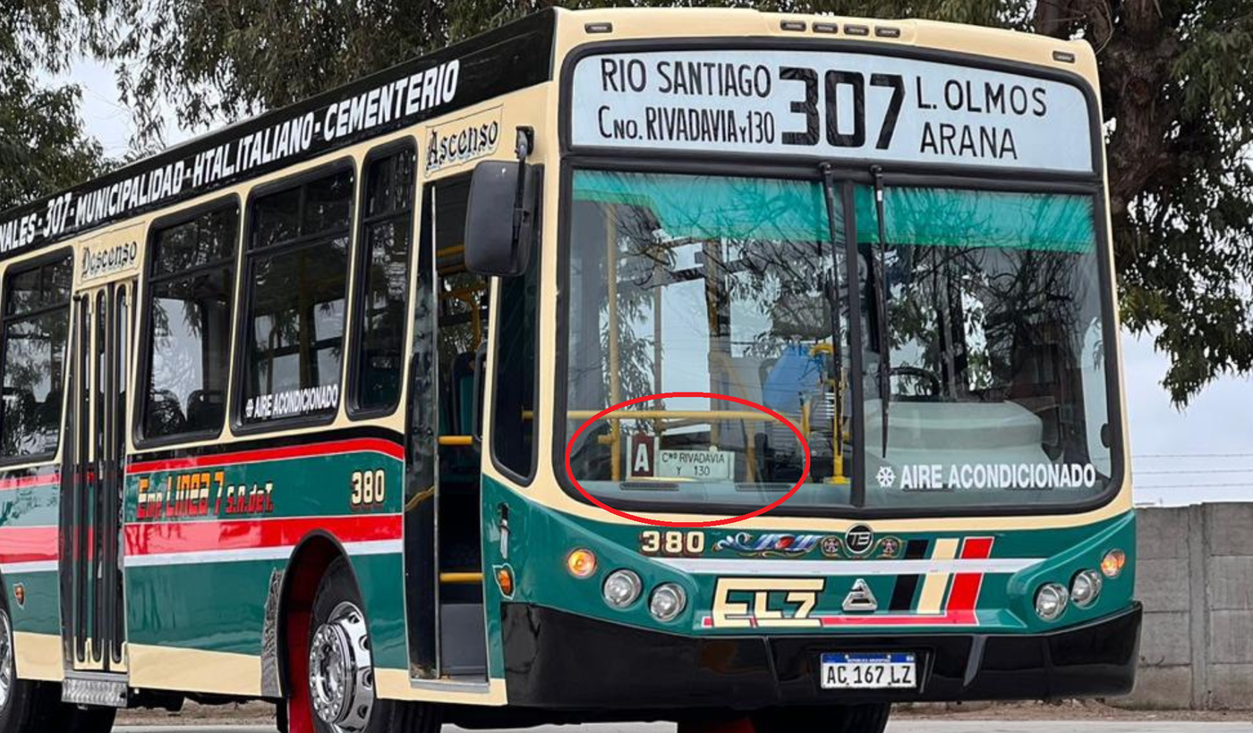 Viaje a los 90 a bordo del micro retro de la Línea 307 de La Plata