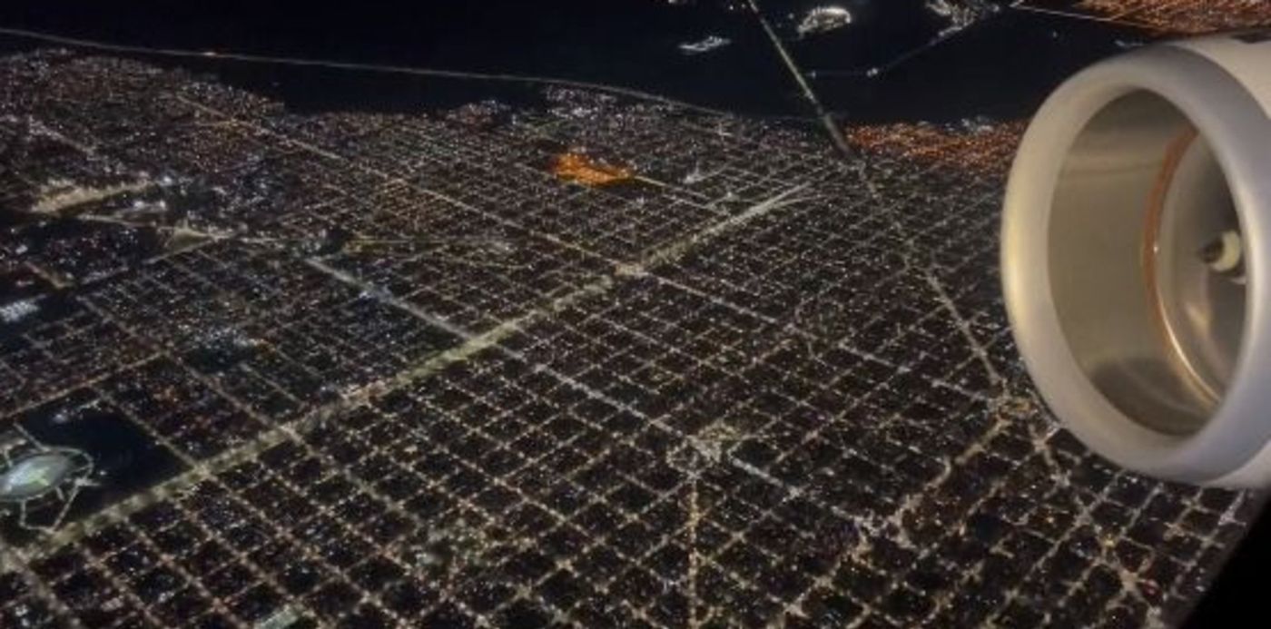 El deslumbrante video desde un avión que sobrevuela La Plata de noche