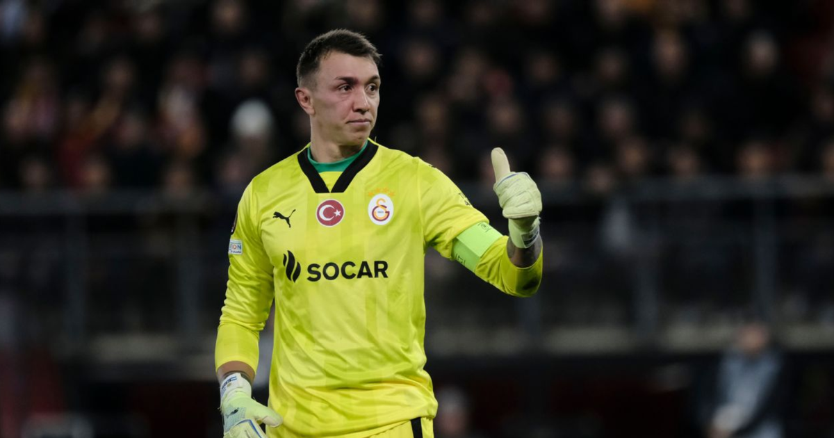 Fernando Muslera hace historia en el arco de Estudiantes