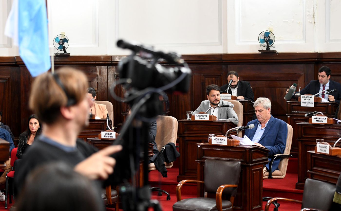 Concejo Deliberante: en la primera sesión en vivo, duro debate por los despidos en Nación y La Plata