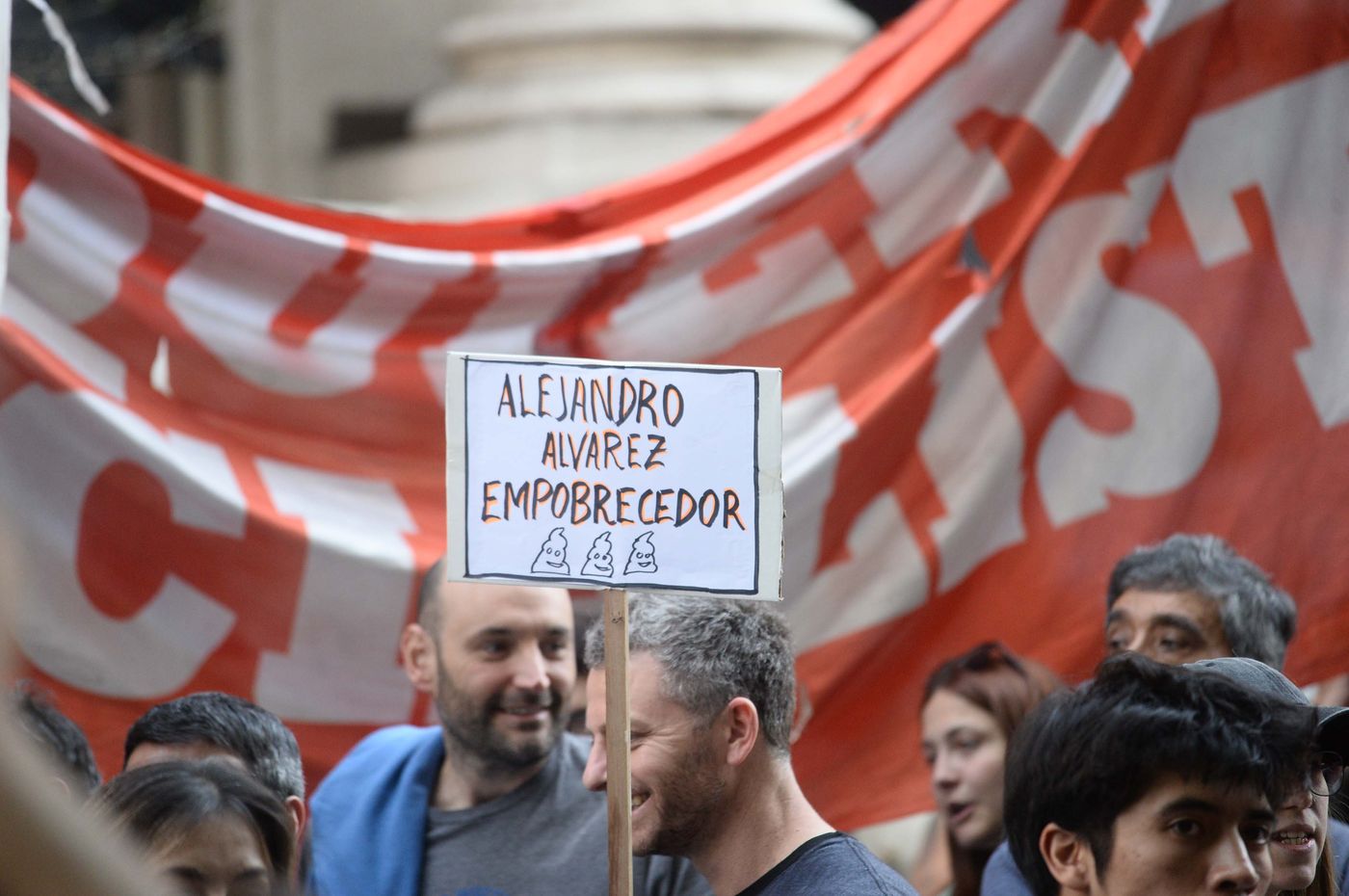 Todas las fotos de la tensión en la UNLP por el escrache a funcionarios ...