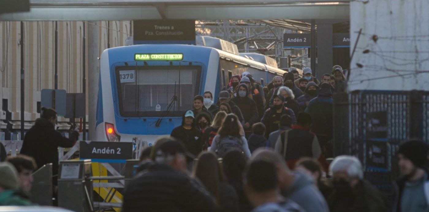 El tren Roca atropelló y mató a una persona: el servicio a La Plata ... El tren Roca atropelló y mató a una persona: el servicio a La Plata ...